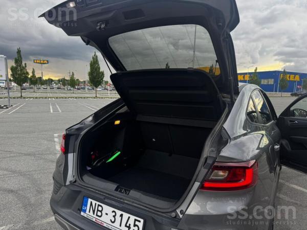 Grey Renault Arkana 2022 in Riga, with an engine capacity of 1.30 L and mileage of 62 thousand km for 16000 €, photo 5 on AUTOMOTO.COM.LV