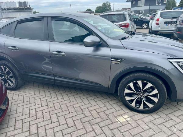 Grey Renault Arkana 2023 in Taurage, with an engine capacity of 1.60 L and mileage of 286 thousand km for 10500 €, photo 4 on AUTOMOTO.COM.LV