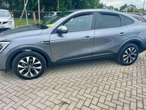 Grey Renault Arkana 2023 in Taurage, with an engine capacity of 1.60 L and mileage of 286 thousand km for 10500 €, photo 5 on AUTOMOTO.COM.LV