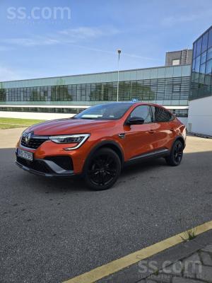 Oranžs Renault Arkana 2021 Daugavpils, ar dzinēja tilpumu 1.30 L un nobraukumu 19 tūkst. km par 19000 €, foto  vietnē AUTOMOTO.COM.LV