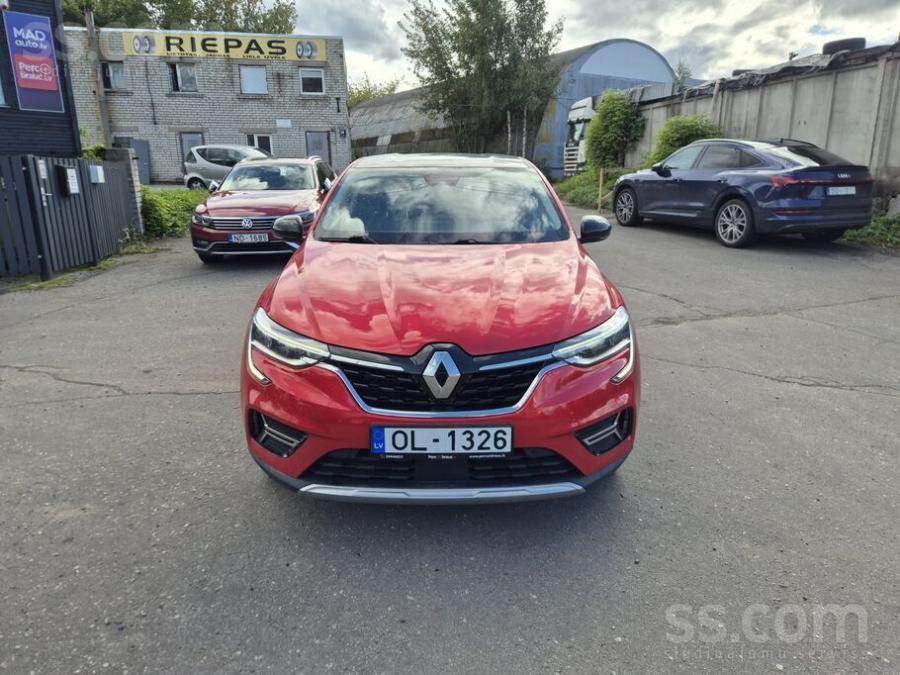 Red Renault Arkana 2021 in Riga, with an engine capacity of 1.30 L and mileage of 43 thousand km for 18990 €, photo 4 on AUTOMOTO.COM.LV