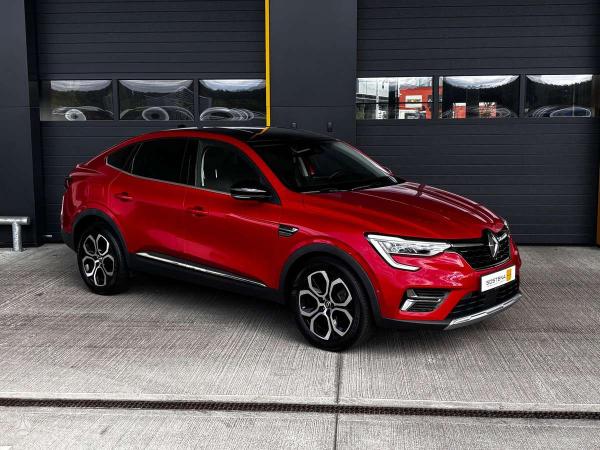 Red Renault Arkana 2021 in Vilnius, with an engine capacity of 1.60 L and mileage of 76 thousand km for 17500 €, photo 1 on AUTOMOTO.COM.LV