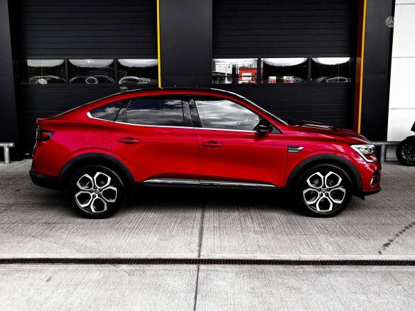 Red Renault Arkana 2021 in Vilnius, with an engine capacity of 1.60 L and mileage of 76 thousand km for 17500 €, photo 3 on AUTOMOTO.COM.LV