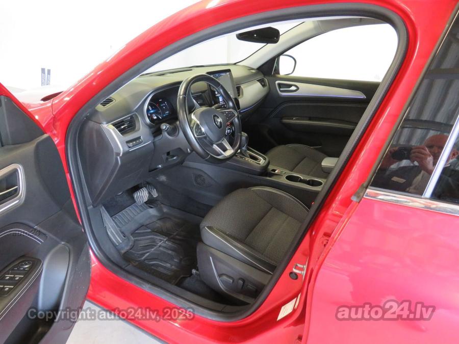 Red Renault Arkana 2023 in Tallinn, with an engine capacity of 1.60 L and mileage of 25 thousand km for 20000 €, photo 5 on AUTOMOTO.COM.LV