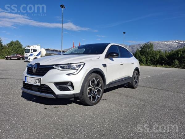 White Renault Arkana 2021 in Riga, with an engine capacity of 1.30 L and mileage of 42 thousand km for 18399 €, photo 2 on AUTOMOTO.COM.LV