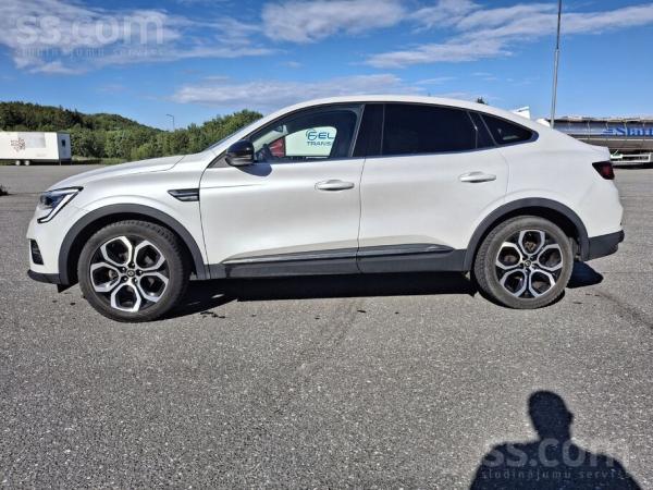 White Renault Arkana 2021 in Riga, with an engine capacity of 1.30 L and mileage of 42 thousand km for 18399 €, photo 3 on AUTOMOTO.COM.LV