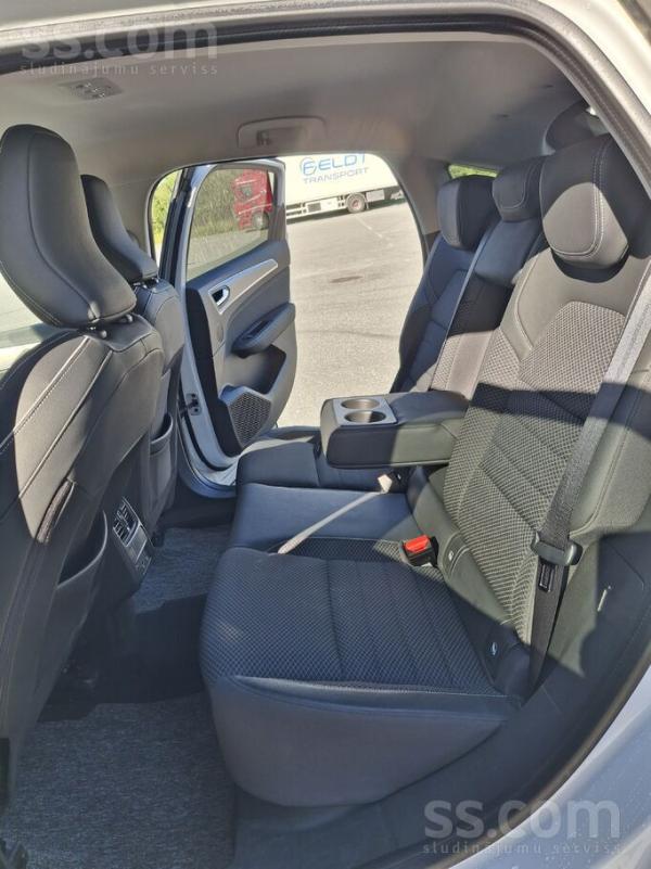 White Renault Arkana 2021 in Riga, with an engine capacity of 1.30 L and mileage of 42 thousand km for 18399 €, photo 10 on AUTOMOTO.COM.LV