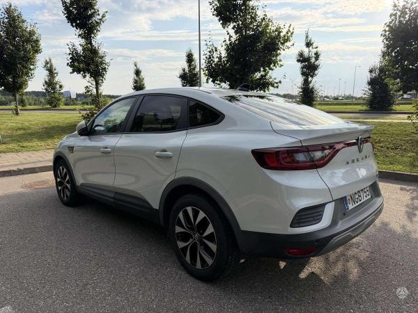 Balts Renault Arkana 2021 Viļņa, ar dzinēja tilpumu 1.60 L un nobraukumu 87 tūkst. km par 14500 €, foto 2 vietnē AUTOMOTO.COM.LV