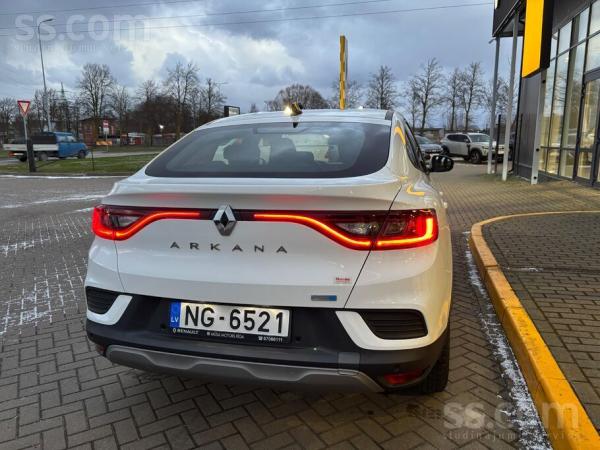 White Renault Arkana 2022 in Liepaja, with an engine capacity of 1.60 L and mileage of 54 thousand km for 18990 €, photo 6 on AUTOMOTO.COM.LV