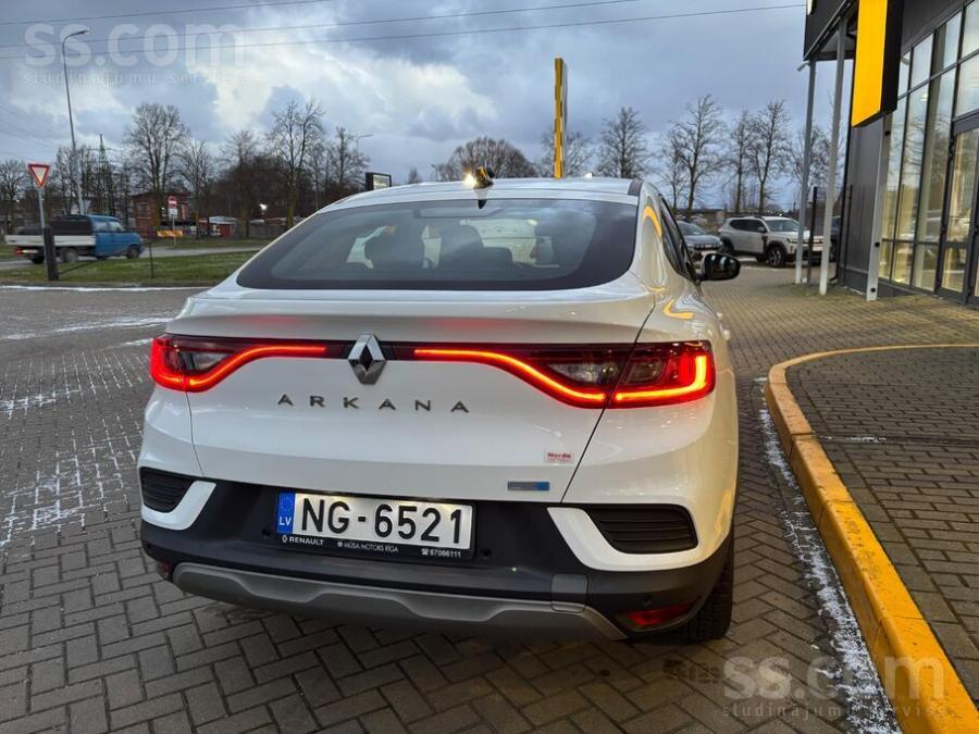 White Renault Arkana 2022 in Liepaja, with an engine capacity of 1.60 L and mileage of 54 thousand km for 18990 €, photo 6 on AUTOMOTO.COM.LV
