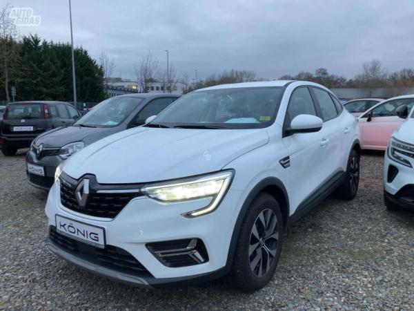 White Renault Arkana 2023 in Kaunas, with an engine capacity of 1.30 L and mileage of 28 thousand km for 22390 €, photo 1 on AUTOMOTO.COM.LV