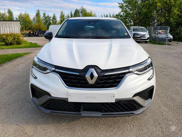 White Renault Arkana 2022 in Pakruojis, with an engine capacity of 1.60 L and mileage of 119 thousand km for 13400 €, photo 3 on AUTOMOTO.COM.LV