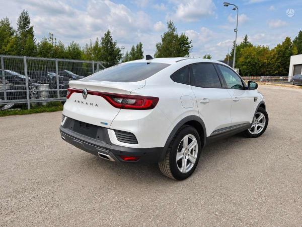 White Renault Arkana 2022 in Pakruojis, with an engine capacity of 1.60 L and mileage of 119 thousand km for 13400 €, photo 4 on AUTOMOTO.COM.LV