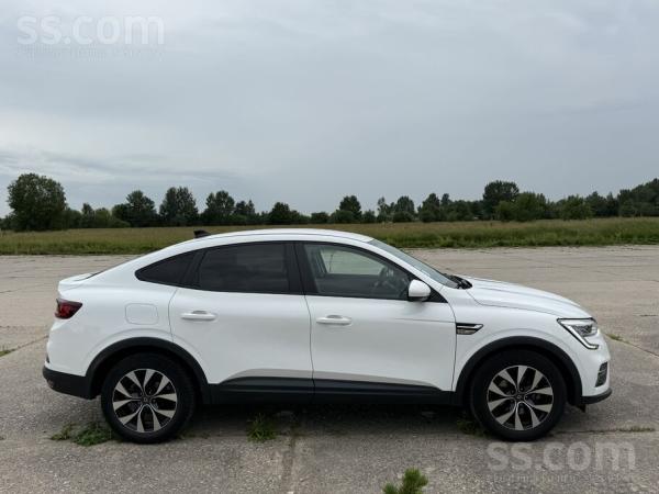 White Renault Arkana 2023 in Riga, with an engine capacity of 1.60 L and mileage of 177 thousand km for 14400 €, photo 4 on AUTOMOTO.COM.LV