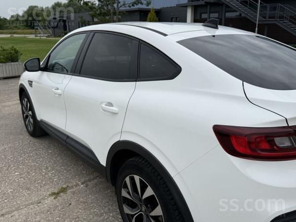 White Renault Arkana 2023 in Riga, with an engine capacity of 1.60 L and mileage of 177 thousand km for 14400 €, photo 9 on AUTOMOTO.COM.LV