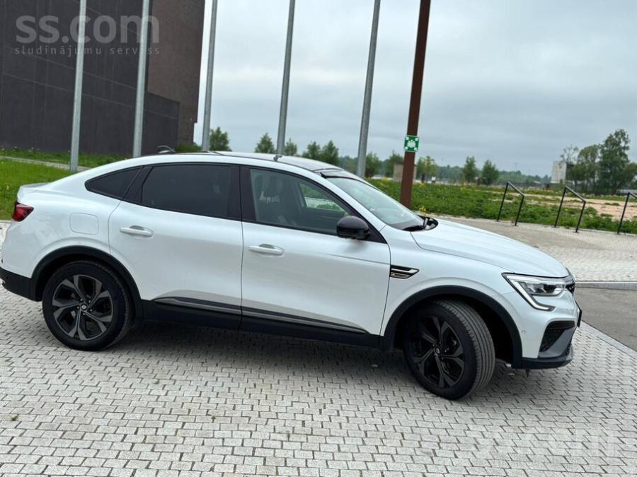 White Renault Arkana 2023 in Rezekne, with an engine capacity of 1.30 L and mileage of 64 thousand km for 20000 €, photo 3 on AUTOMOTO.COM.LV