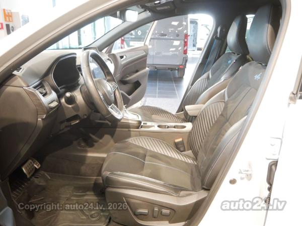 White Renault Arkana 2024 in Tallinn, with an engine capacity of 1.60 L and mileage of 47 thousand km for 22990 €, photo 6 on AUTOMOTO.COM.LV
