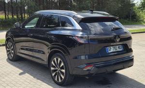 Black Renault Austral 2023 in Taurage, with an engine capacity of 1.20 L and mileage of 235 thousand km for 13500 €, photo 3 on AUTOMOTO.COM.LV