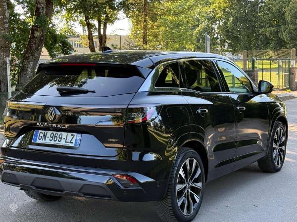 Black Renault Austral 2023 in Taurage, with an engine capacity of 1.20 L and mileage of 220 thousand km for 13500 €, photo 6 on AUTOMOTO.COM.LV
