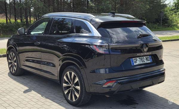 Black Renault Austral 2023 in Taurage, with an engine capacity of 1.20 L and mileage of 235 thousand km for 11900 €, photo 4 on AUTOMOTO.COM.LV