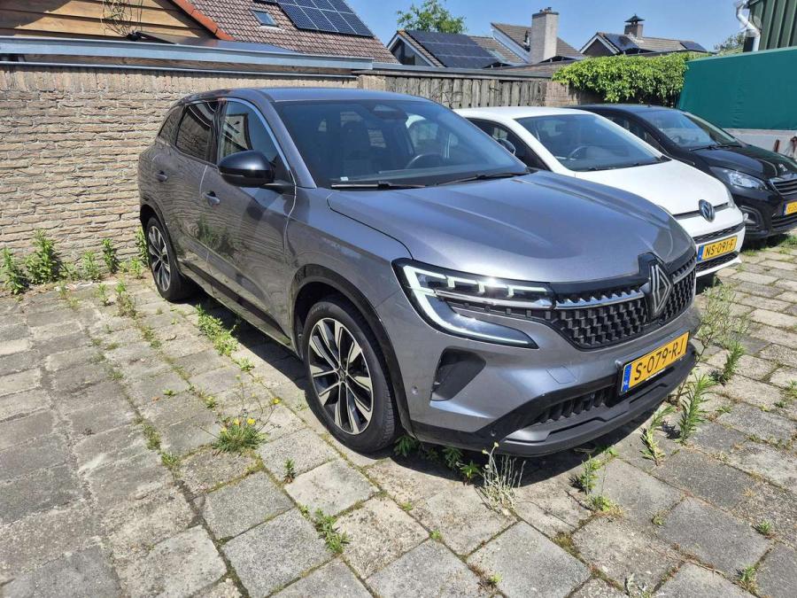 Grey Renault Austral 2023 in Vilnius, with an engine capacity of 1.20 L and mileage of 157 thousand km for 17000 €, photo 1 on AUTOMOTO.COM.LV