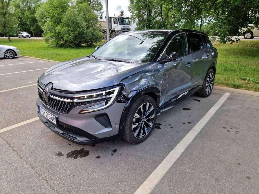 Grey Renault Austral 2025 in Kaunas, with an engine capacity of 1.33 L and mileage of 12 thousand km for 18300 €, photo 1 on AUTOMOTO.COM.LV