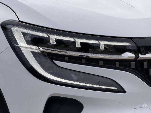 White Renault Austral 2023 in Kaunas, with an engine capacity of 1.20 L and mileage of 111 thousand km for 15300 €, photo 3 on AUTOMOTO.COM.LV