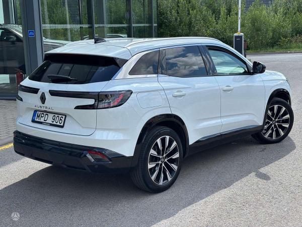 White Renault Austral 2023 in Siauliai, with an engine capacity of 1.33 L and mileage of 49 thousand km for 24500 €, photo 3 on AUTOMOTO.COM.LV
