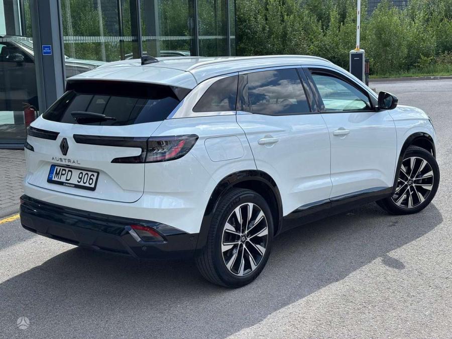 White Renault Austral 2023 in Siauliai, with an engine capacity of 1.33 L and mileage of 49 thousand km for 24500 €, photo 4 on AUTOMOTO.COM.LV