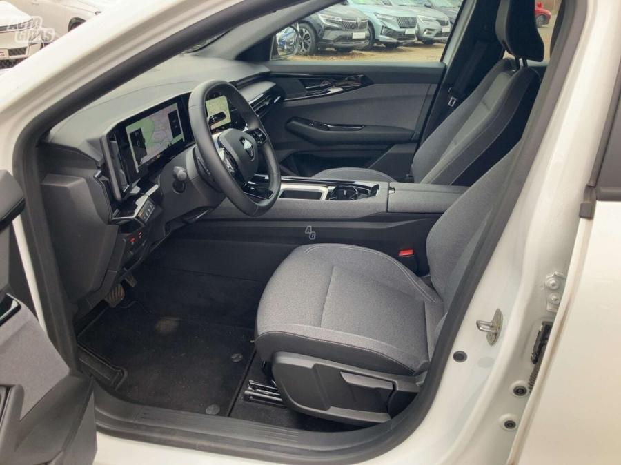 White Renault Austral 2023 in Kaunas, with an engine capacity of 1.30 L and mileage of 27 thousand km for 29917 €, photo 12 on AUTOMOTO.COM.LV