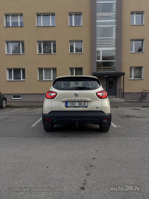 Smilšu krāsa Renault Captur 2014 Tallina, ar dzinēja tilpumu 0.90 L un nobraukumu 0 tūkst. km par 7299 €, foto 6 vietnē AUTOMOTO.COM.LV
