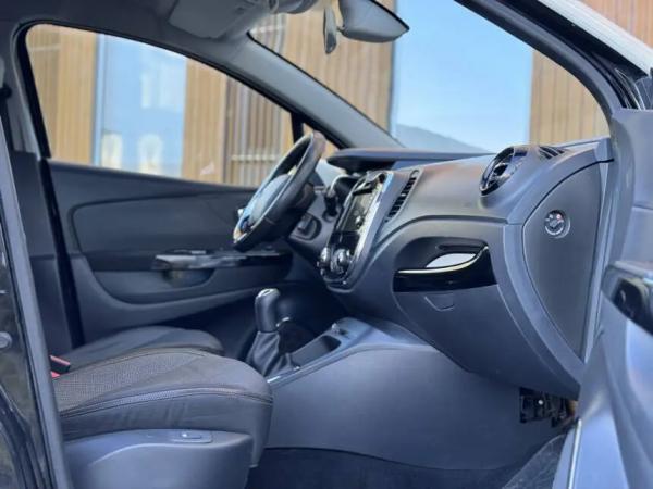 Black Renault Captur 2013 in Riga, with an engine capacity of 0.90 L and mileage of 183 thousand km for 6000 €, photo 8 on AUTOMOTO.COM.LV