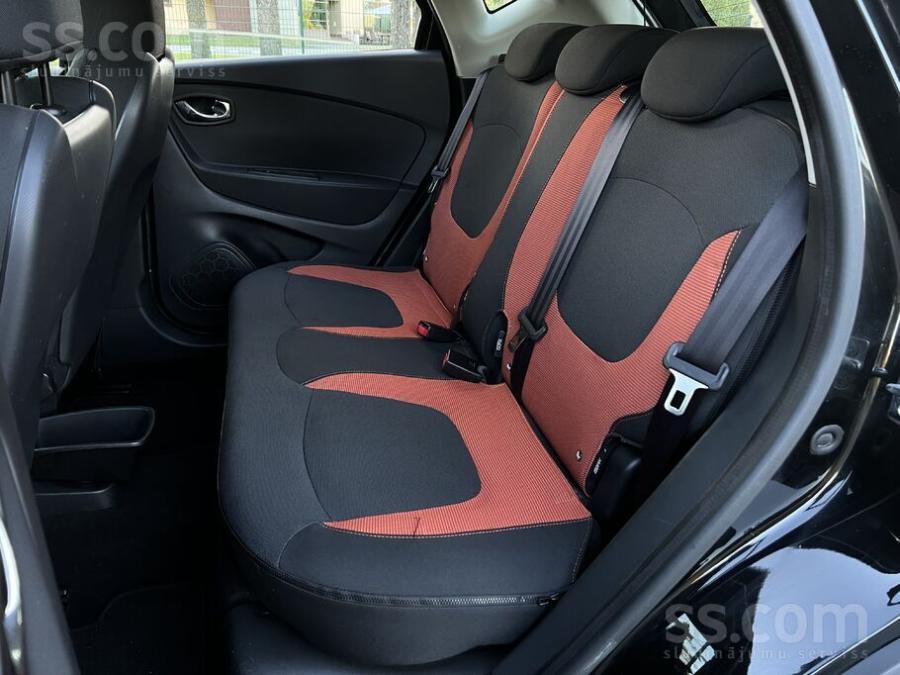 Melns Renault Captur 2013 Cēsis, ar dzinēja tilpumu 1.00 L un nobraukumu 173 tūkst. km par 5750 €, foto 10 vietnē AUTOMOTO.COM.LV