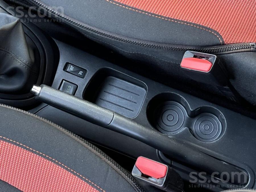 Melns Renault Captur 2013 Cēsis, ar dzinēja tilpumu 1.00 L un nobraukumu 173 tūkst. km par 5750 €, foto 16 vietnē AUTOMOTO.COM.LV