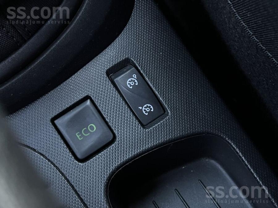Melns Renault Captur 2013 Cēsis, ar dzinēja tilpumu 1.00 L un nobraukumu 173 tūkst. km par 5750 €, foto 17 vietnē AUTOMOTO.COM.LV