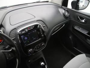 Black Renault Captur 2015 in Vilnius, with an engine capacity of 1.50 L and mileage of 179 thousand km for 8599 €, photo 22 on AUTOMOTO.COM.LV