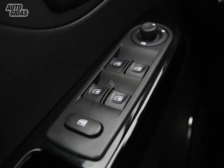 Black Renault Captur 2015 in Vilnius, with an engine capacity of 1.50 L and mileage of 179 thousand km for 8599 €, photo 27 on AUTOMOTO.COM.LV