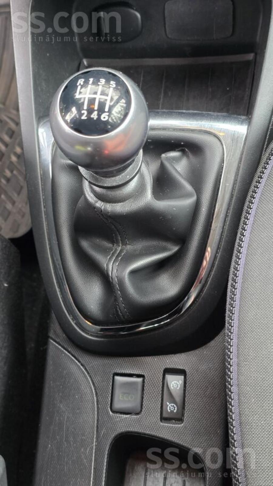 Melns Renault Captur 2015 Jūrmala, ar dzinēja tilpumu 1.50 L un nobraukumu 291 tūkst. km par 5600 €, foto 12 vietnē AUTOMOTO.COM.LV