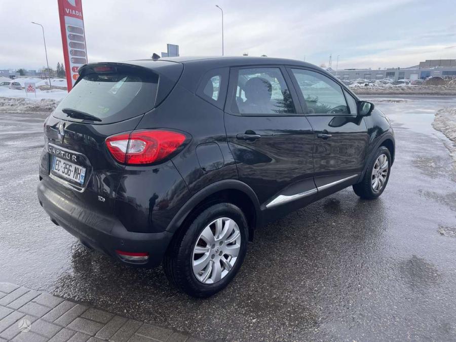 Melns Renault Captur 2016 Tauragė, ar dzinēja tilpumu 0.90 L un nobraukumu 94 tūkst. km par 5300 €, foto 4 vietnē AUTOMOTO.COM.LV