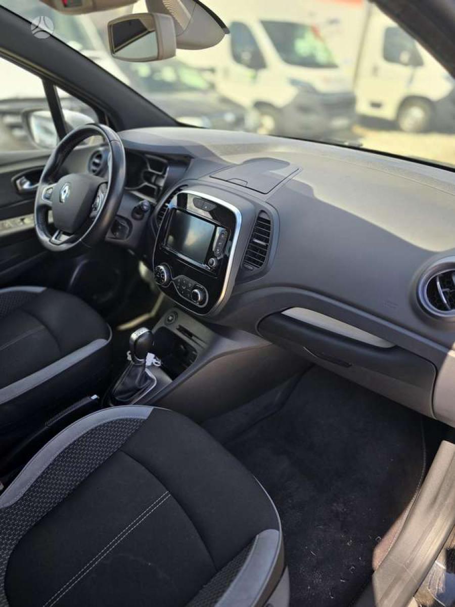 Black Renault Captur 2017 in Taurage, with an engine capacity of 1.20 L and mileage of 193 thousand km for 8500 €, photo 12 on AUTOMOTO.COM.LV