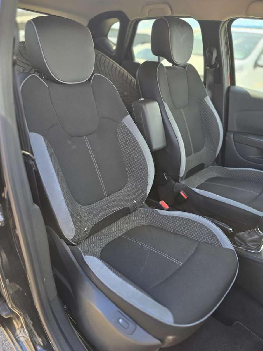 Black Renault Captur 2017 in Taurage, with an engine capacity of 1.20 L and mileage of 193 thousand km for 8500 €, photo 13 on AUTOMOTO.COM.LV