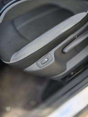 Black Renault Captur 2017 in Taurage, with an engine capacity of 1.20 L and mileage of 193 thousand km for 8500 €, photo 19 on AUTOMOTO.COM.LV
