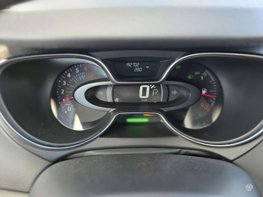 Black Renault Captur 2017 in Taurage, with an engine capacity of 1.20 L and mileage of 193 thousand km for 8500 €, photo 21 on AUTOMOTO.COM.LV