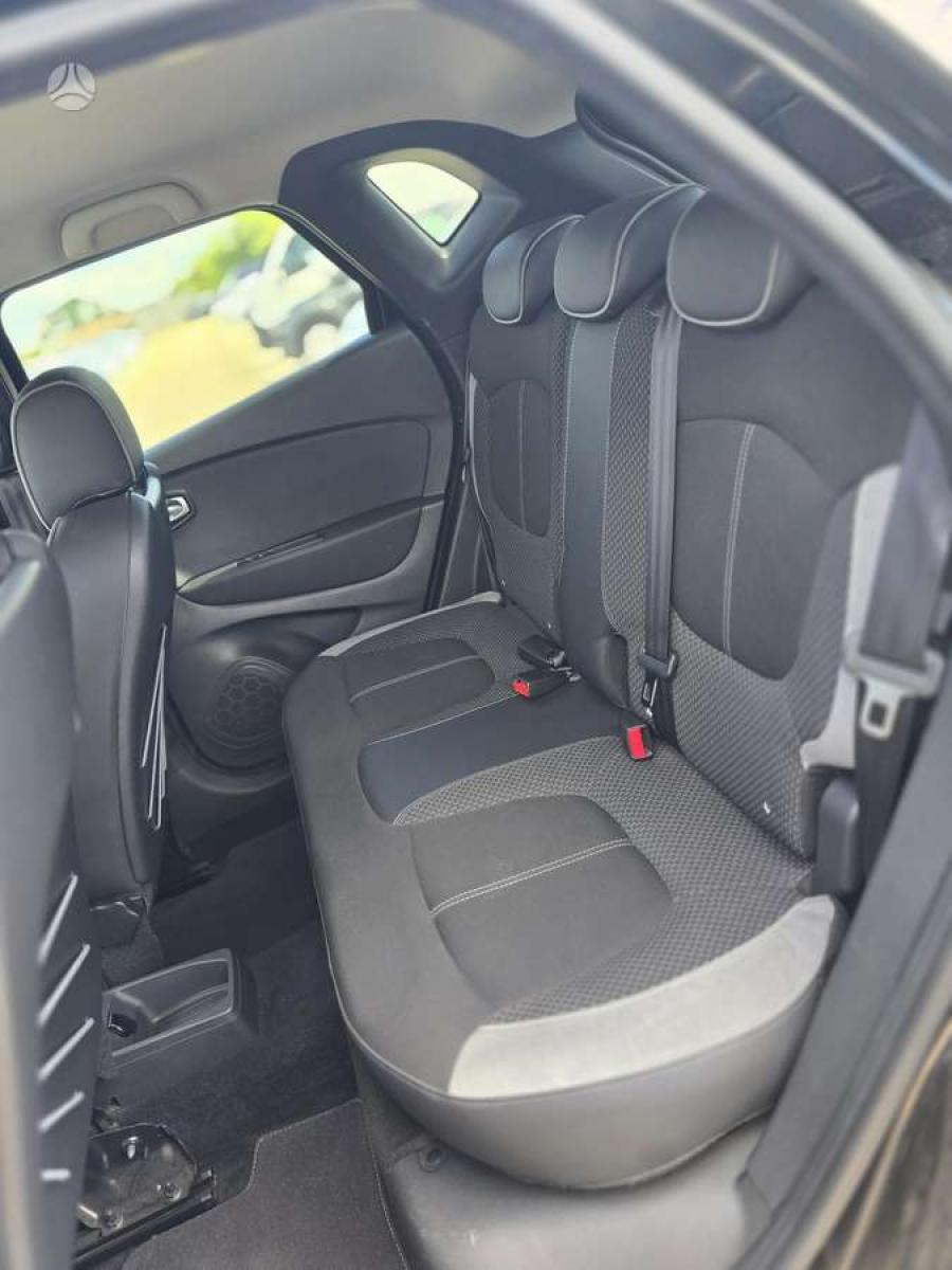 Black Renault Captur 2017 in Taurage, with an engine capacity of 1.20 L and mileage of 193 thousand km for 8500 €, photo 26 on AUTOMOTO.COM.LV