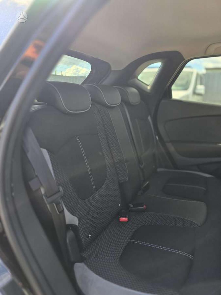 Black Renault Captur 2017 in Taurage, with an engine capacity of 1.20 L and mileage of 193 thousand km for 8500 €, photo 29 on AUTOMOTO.COM.LV