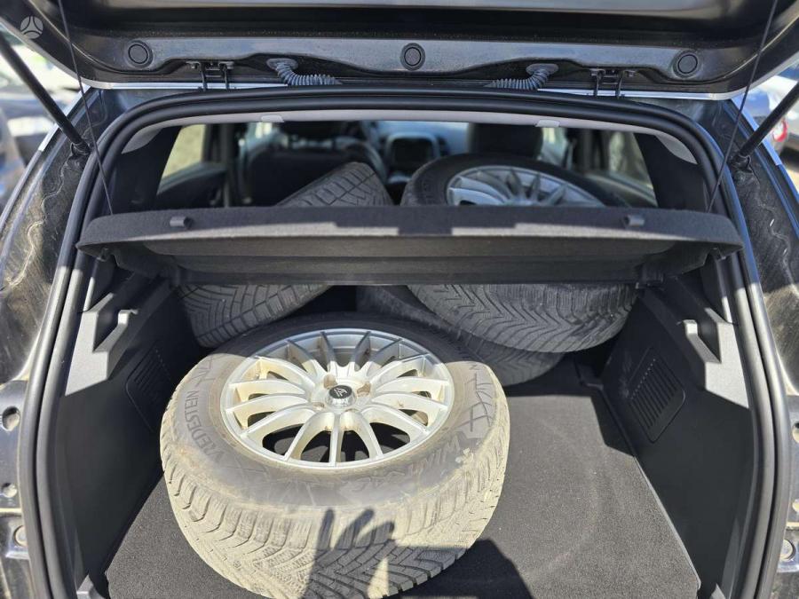 Black Renault Captur 2017 in Taurage, with an engine capacity of 1.20 L and mileage of 193 thousand km for 8500 €, photo 33 on AUTOMOTO.COM.LV