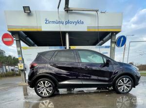 Black Renault Captur 2018 in Vilnius, with an engine capacity of 1.20 L and mileage of 51 thousand km for 12800 €, photo 2 on AUTOMOTO.COM.LV