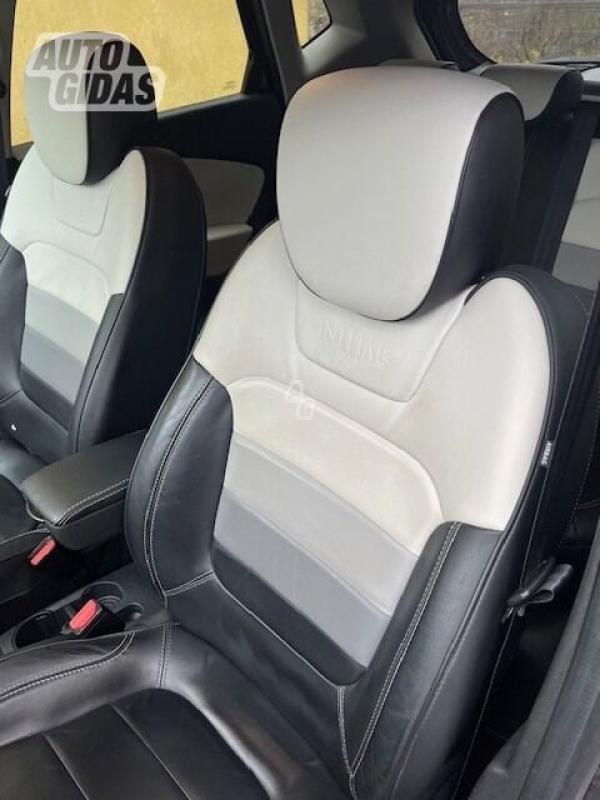 Black Renault Captur 2018 in Vilnius, with an engine capacity of 1.20 L and mileage of 51 thousand km for 12800 €, photo 4 on AUTOMOTO.COM.LV