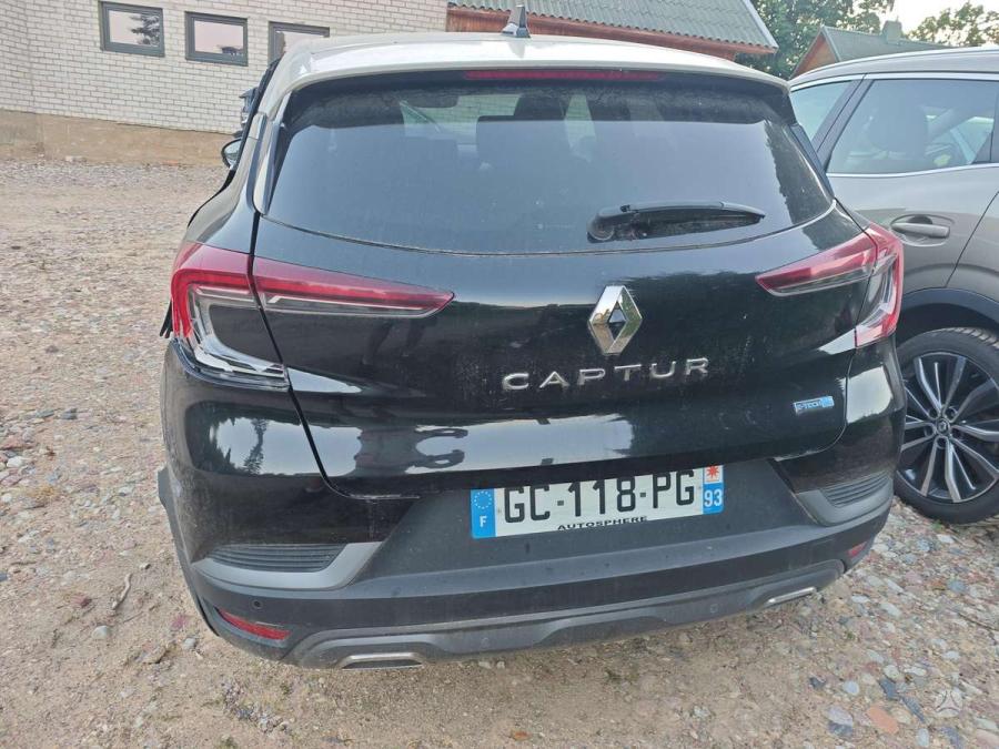 Black Renault Captur 2021 in Telschi, with an engine capacity of 1.60 L and mileage of 116 thousand km for 8800 €, photo 4 on AUTOMOTO.COM.LV