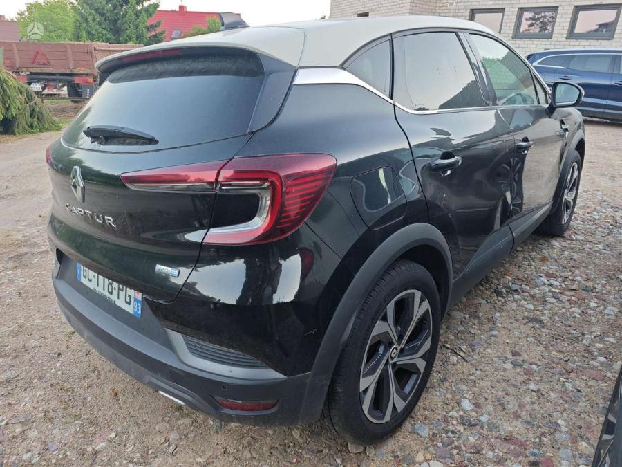 Black Renault Captur 2021 in Telschi, with an engine capacity of 1.60 L and mileage of 116 thousand km for 8800 €, photo 5 on AUTOMOTO.COM.LV